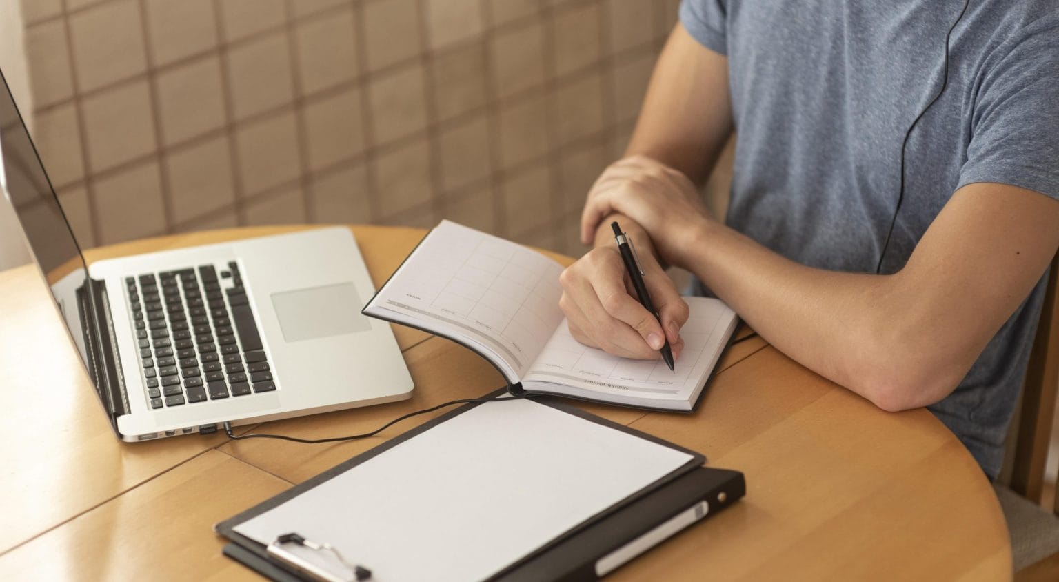 7 Cara Menulis Kalimat Efektif Lengkap dengan Contohnya