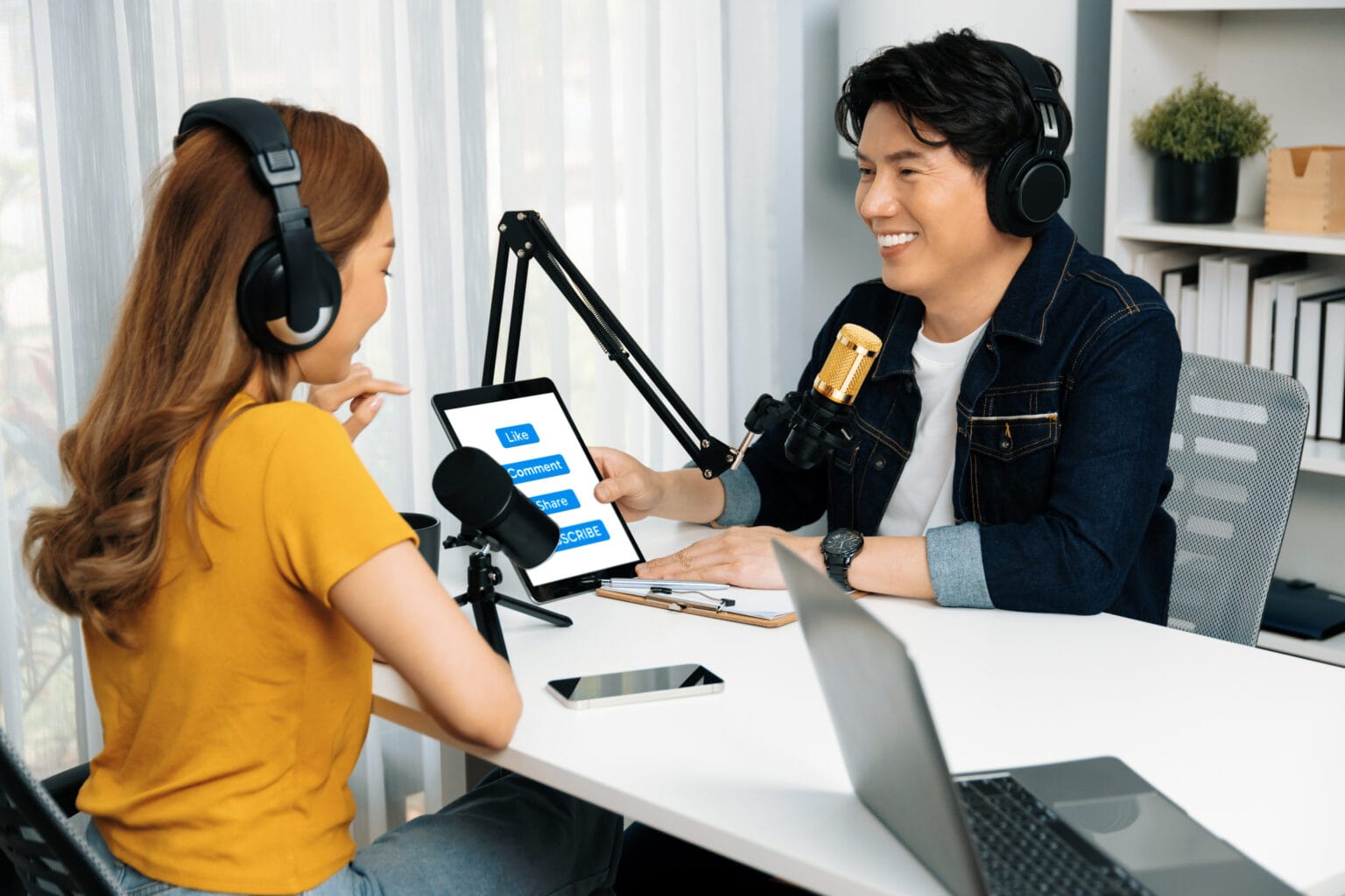 3 Contoh Naskah Podcast untuk Referensi Anda