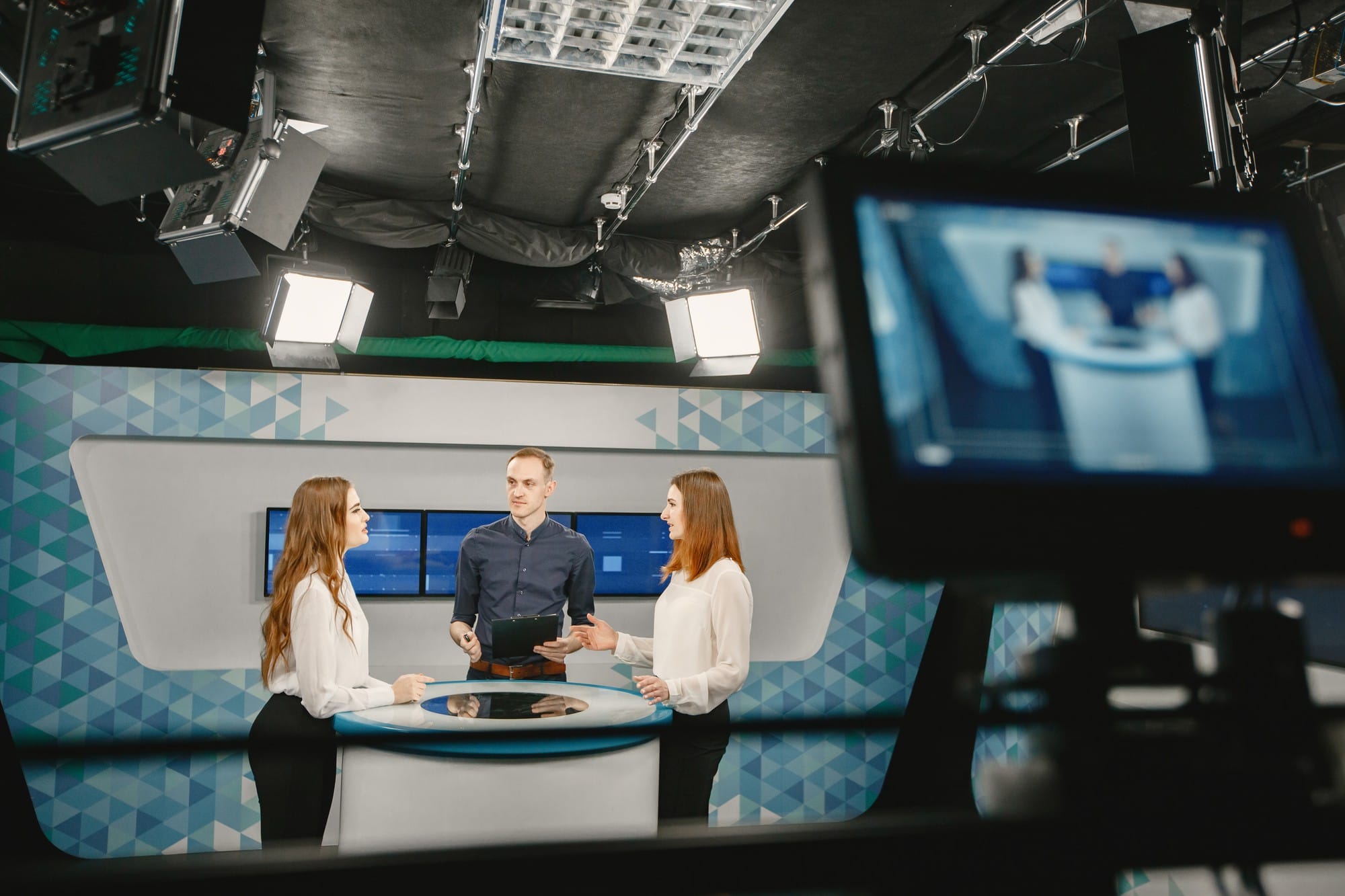 5 Langkah Menulis Naskah Talk Show TV yang Informatif