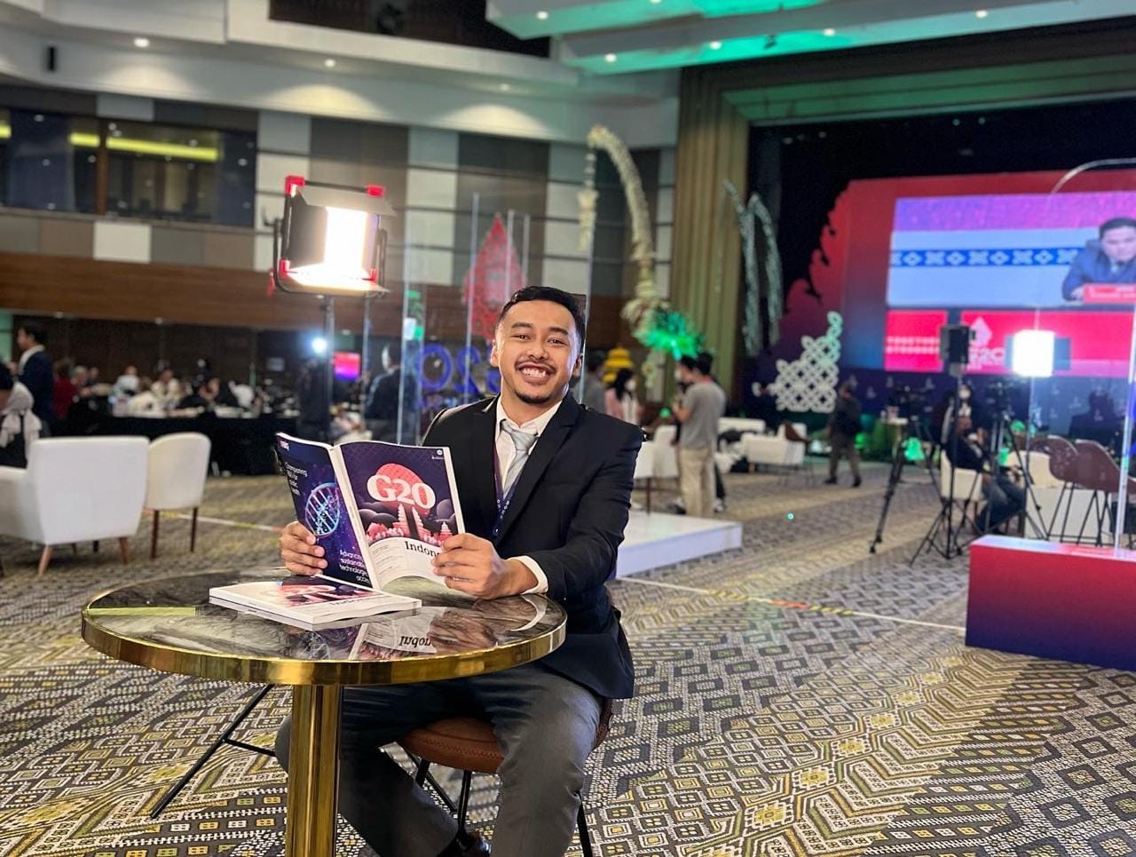 Jurnalis Wibi Pangestu Pratama Mengolah Data Ekonomi