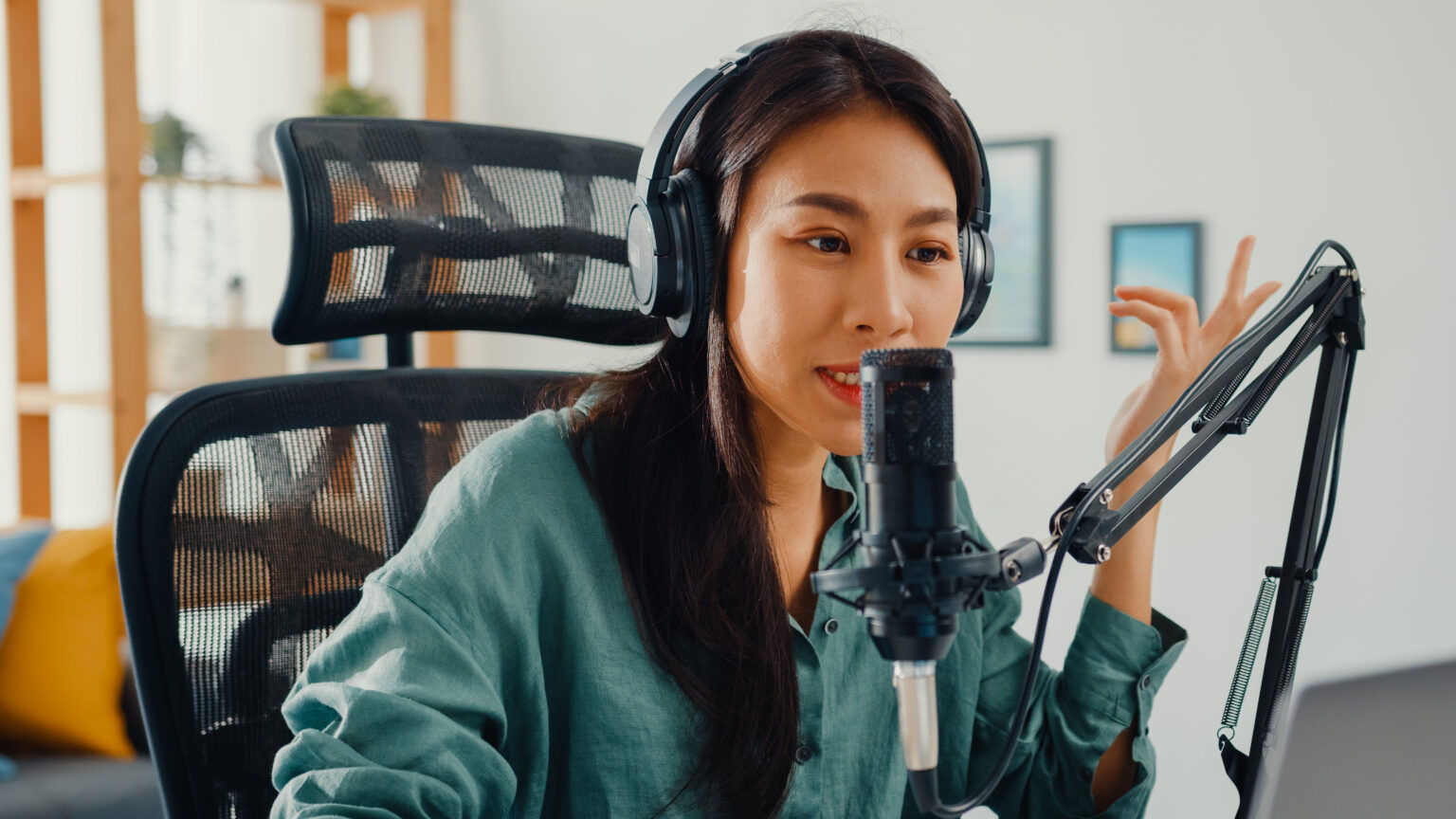 3 Contoh Naskah Podcast untuk Referensi Anda